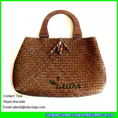 Cina LUDA wooden handles handmade bag sea grass straw beach tote for summer in vendita