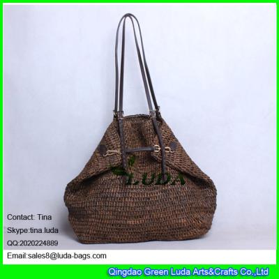 中国 LUDA のバックルのハンドバッグの焦茶手の crochetting raffia のわら袋 販売のため