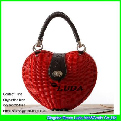 Cina Il rattan di forma del cuore di modo di LUDA ha intrecciato il sacco per cadaveri tessuto dell'incrocio della borsa a tracolla in vendita