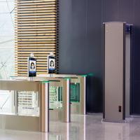 China Android 7,1 termómetros del infrarrojo del control de acceso del lector de Rfid en venta