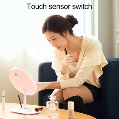 Cina Specchio di trucco delle vendite all'ingrosso con lo specchio da tavolino molle del LED Ring Lights Touch Sensor Mirror in vendita