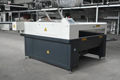 China Hohe Genauigkeit CO2 Laser-Schneidemaschine 1300mm x 1300mm Mitsubishi Servo zu verkaufen