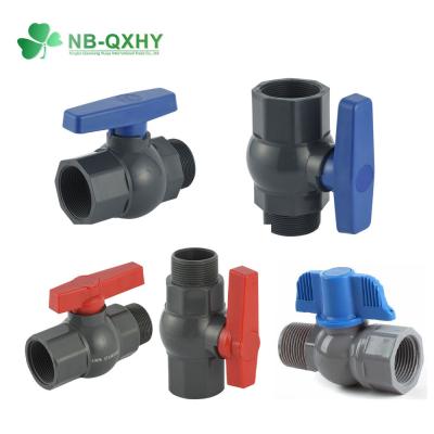 China Válvula de bola de PVC UPVC masculina feminina roscada de 1/2 a 4 polegadas com forma de conexão de tomada à venda