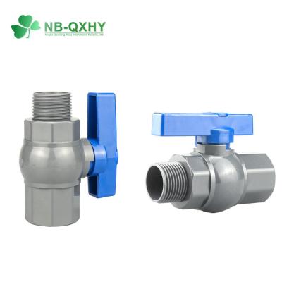 China Equipamento de plástico válvula de esfera de PVC com proteção UV e conexão masculina-feminina no material à venda