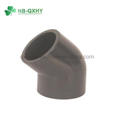 Cina Richiesta personalizzata Angolo di 90 gradi DIN Pn16 PVC di plastica 45 gradi gomito UPVC tubo di montaggio in vendita