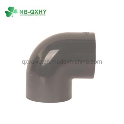 Cina DIN Pn16 Fittings in PVC di plastica Collegamento di tubi 90° Socket Elbow con codice testa rotonda in vendita
