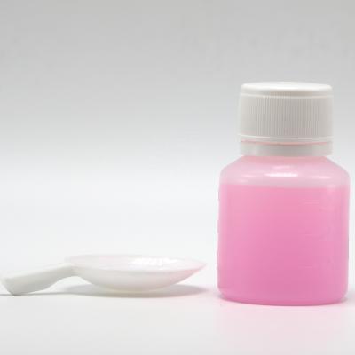 Cina Bottiglia di plastica trasparente in PE per la misurazione della medicina liquida 30 ml di capacità e cucchiaio in vendita