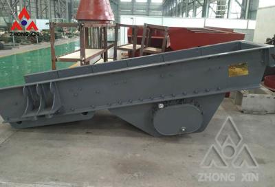 中国 Gravel Ore Vibrating Feeder Machine For 200-250TPH Stone Crushing Plant 販売のため