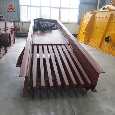 中国 Gravel Ore Vibrating Feeder Machine For 200-250TPH Stone Crushing Plant 販売のため