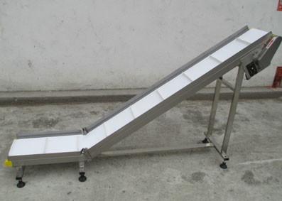 China High-Performance Inclined Belt Conveyor for Materials Conveying for sale