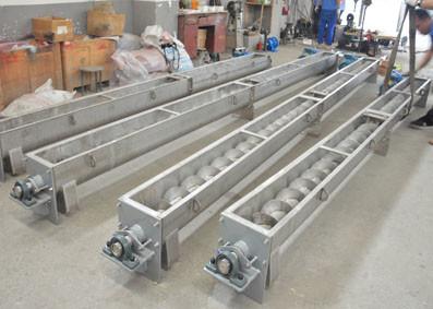 Stainless Steel or Carbon Steel Inclined Screw Conveyor for Conveying Materials