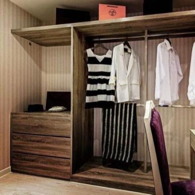Chine Promenade en bois de ferme dans l'OEM de garde-robe de panneau de mélamine de cabinet à vendre