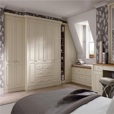Chine Cabinet moderne en bois adapté aux besoins du client écologique de chambre à coucher de garde-robe avec le verre à vendre