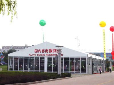 Cina Tenda commerciale bianca del baldacchino, copertura superiore del PVC della tenda a parete di vetro con Pali flessibili in vendita