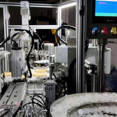 China Máquina de montagem de tampas CRC de tela sensível ao toque com controlo PLC à venda