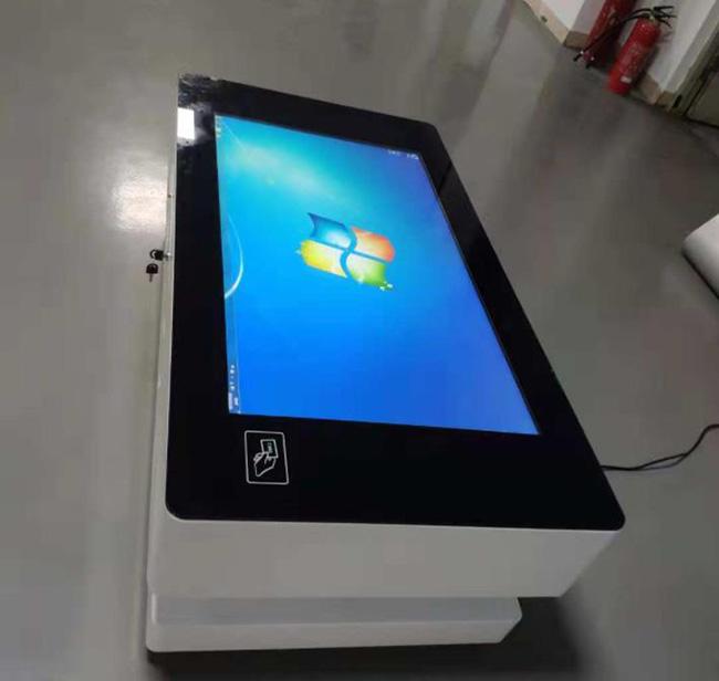 Multi-touch interactivo modificado para requisitos particulares del té de 55 pulgadas del tacto del café del juego del LCD de la tabla del quiosco elegante del jugador con la PC /Android de Windows