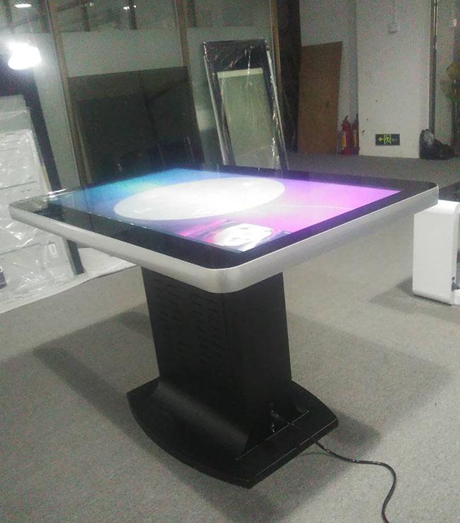 屋内スマートなタッチ画面のコーヒー テーブルの防水相互テーブルLCDの多タッチ画面のテーブル