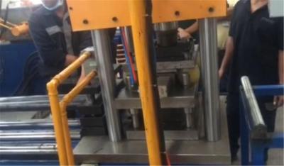 China Rollo de la losa del andamio de la prolongación del andén del edificio de la construcción que forma la máquina de la producción en venta