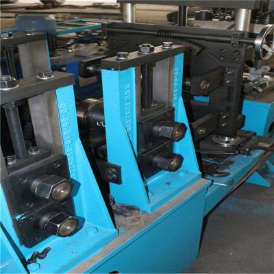 中国 機械、打つ2.55m/Minを形作る自動電流を通された鋼鉄ケーブル・トレー ロール 販売のため