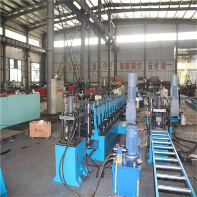 中国 Q235は鋼鉄穴があいたケーブル・トレー ロール前のフル オートマチックを冷間圧延します 販売のため