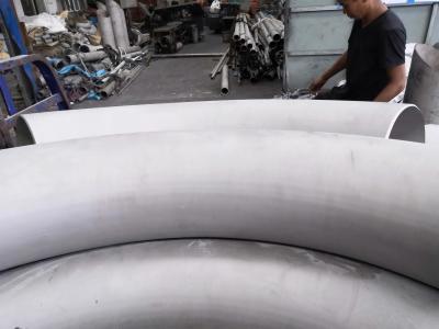 中国 JISのステンレス鋼のバットはSch40sに砂を吹き付ける付属品を溶接した 販売のため