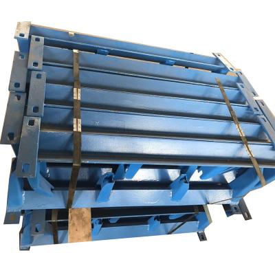 Cina Nastro trasportatore a rulli con telaio a rulli solido e durevole Cintura blu argento in vendita