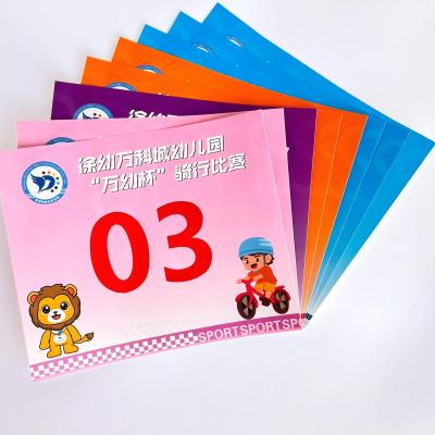 China Blanco Rojo Azul colores personalizados Competencia Números de identificación en forma rectangular en venta