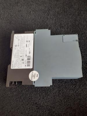 China Das Gewicht der speicherprogrammierbaren Steuerung 3RW3047-1BB04 von Siemens variiert je nach Modell zu verkaufen