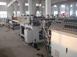 Cina Macchina ad alta velocità del bordo della schiuma del PVC, estrusore a vite gemellato conico in vendita