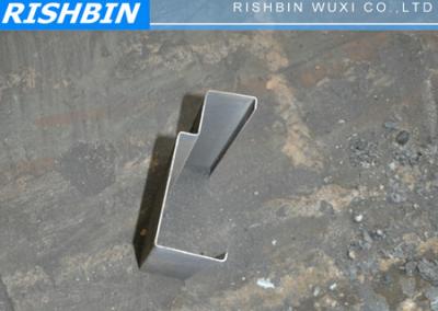 Cina Rotolo ad alta velocità della pagina di porta della stecca dell'otturatore del rullo che forma macchina con la macchina della forma del rotolo da 800 millimetri in vendita