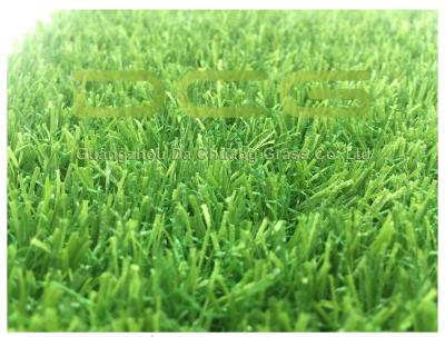 Cina erbe artificiale realistica di verde del prato inglese del giardino di 30mm larghezza del rotolo di 4m & di 2m in vendita