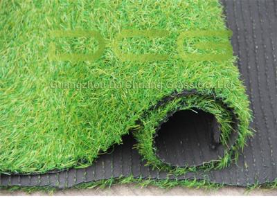 Cina Il rotolo artificiale materiale del tappeto dell'erba del PE/erba verde di falsificazione vuota facilmente in vendita