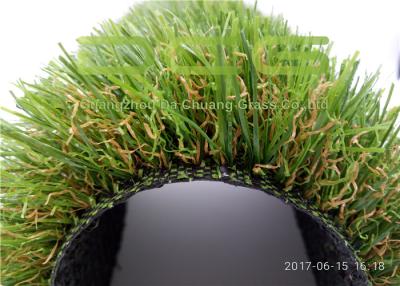 Cina tappeto di plastica molle liscio dell'erba di altezza di 35mm/abbellimento artificiale all'aperto dell'erba in vendita