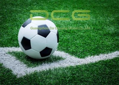 China Anti hecho en fábrica - 50m m alto césped artificial ULTRAVIOLETA de la hierba para el campo de fútbol en venta