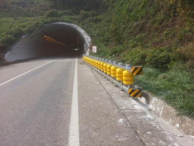 China 4 Meters Length Highway Roller Barrier for Mountain Roads Highly Recommended in Oman for sale