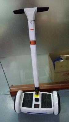 中国 10 インチ 2 の動かされたモーターを備えられたスクーターの普及した電気計量器のスクーター 販売のため