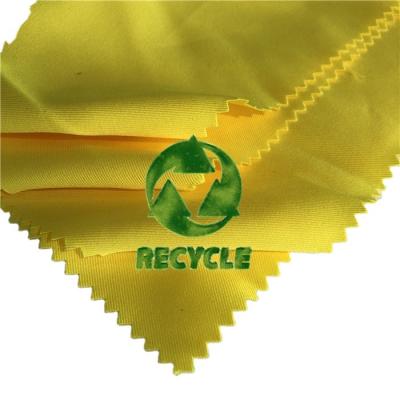 Китай Простой стиль 100% переработанная полиэстерная ткань GRS сертифицированная ткань RPET для нарядов продается
