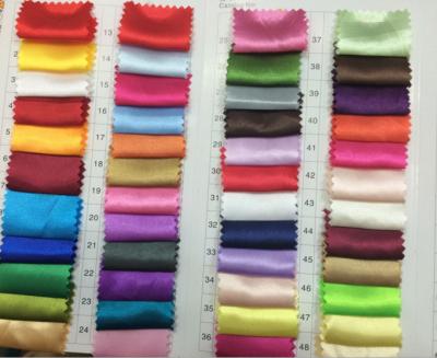 China Soepel Duurzaam 100% Polyester Roze Zijde Gedrukt Satin Stof Voor Saree Sari Te koop