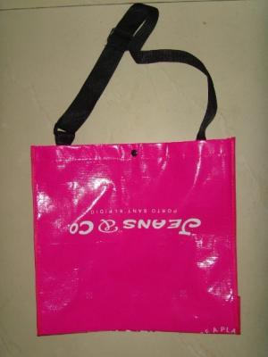 中国 80gsm 黒いロゴの印刷を用いる非編まれたショルダー・バッグを投げて下さい 販売のため