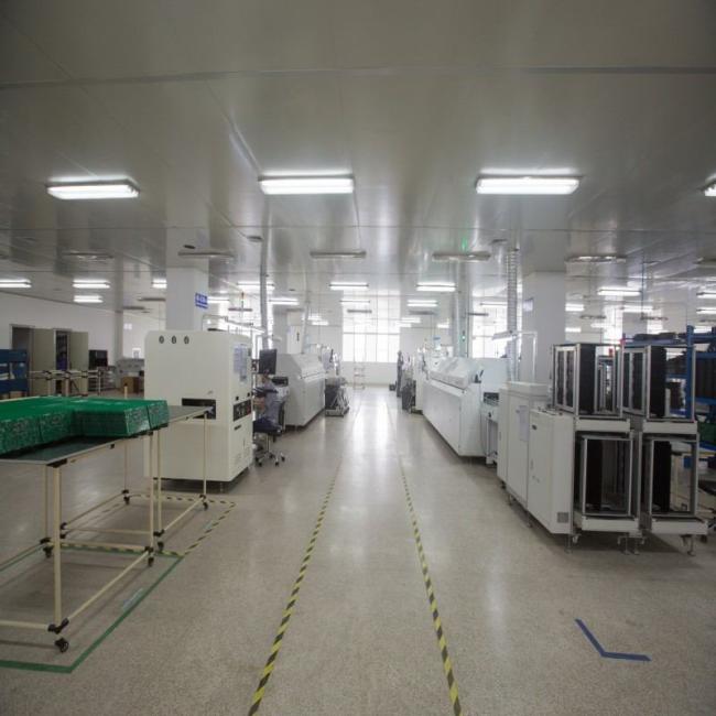 TH24V20A-220 rear panel with input/output terminals