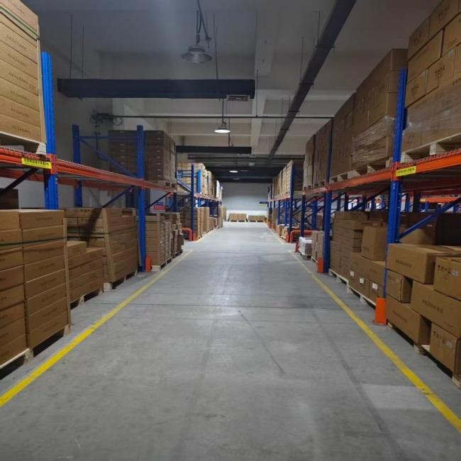 Close-up of TH24V20A-220 control interface and indicators