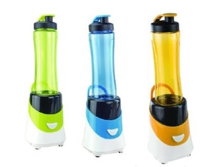Cina Easy Clean Electric Fruit Juicer 600ml With Travel Blender Bottle in vendita