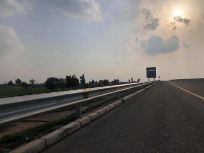 China Q235 de Vangrail van de Vangrailsystemen van de Staalrijweg voor Verkeersveiligheid Te koop