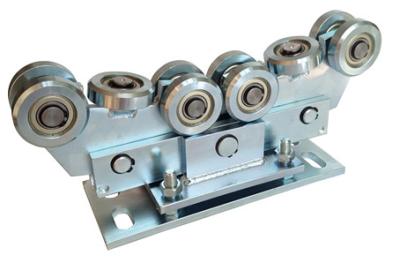 Cina Ruote a mensola elettriche del corredo 10 del portone di scivolamento per 80x80 il piatto regolabile del rullo del trasporto della ferrovia 68mm in vendita