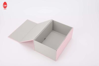 Cina Paperboard Clothes Shoe Packaging Boxes , Pink Matte Magnetic Gift Box With Ribbon in vendita