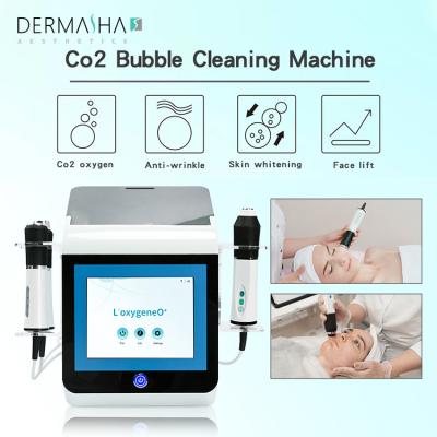 Cina 3 Hanldes Oxygen Hydrafacial Machine Water Spray Facial CO2 Bubble Equipment Skin Care in vendita