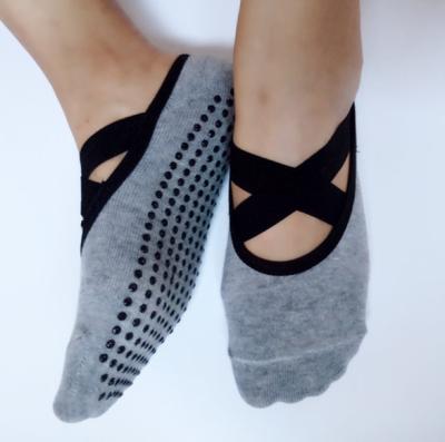 Cina La presa creativa di yoga della fasciatura colpisce con forza il cotone di sport degli adulti dei calzini della sbarra di Pilates/materiale del poliestere in vendita
