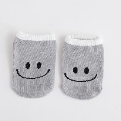 Cina I calzini del neonato del fronte di sorriso/bambino alla rinfusa colpisce con forza anti batterico di colore grigio in vendita