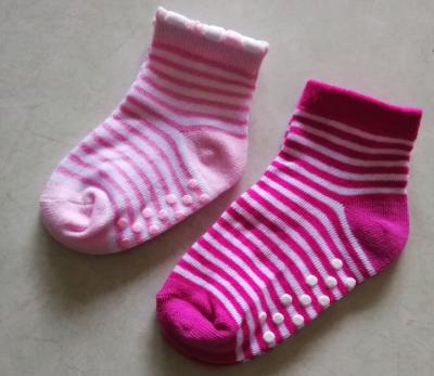 Cina Calzini su ordinazione termici del bambino di anti slittamento, calzini a strisce del bambino non di scivolo funky in vendita