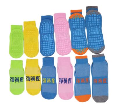 Cina Del pavimento della presa su ordinazione di salto del Sox del trampolino del parco del campo da giuoco calzini antiscorrimento della presa di slittamento non per Pilates in vendita